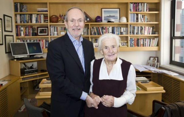 Ines Mandl (1917-2016): Ehun konektiboaren gaixotasunak sendatzeko lan ...